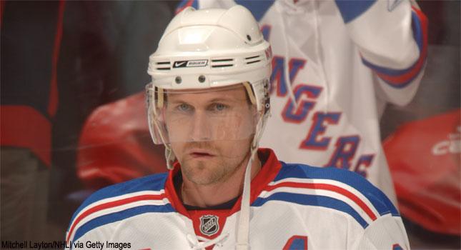 Naslund back on ice with old Swedish team