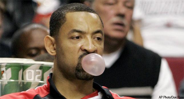 Heat sign forward Howard to rebuilt roster