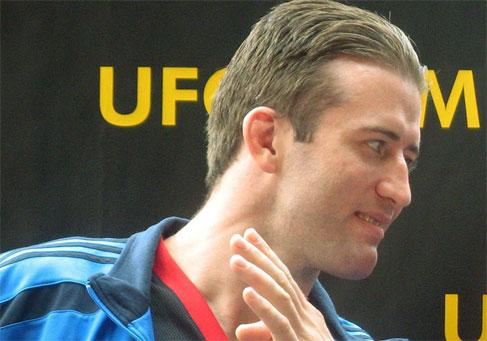 Bonnar shows head for business outside cage