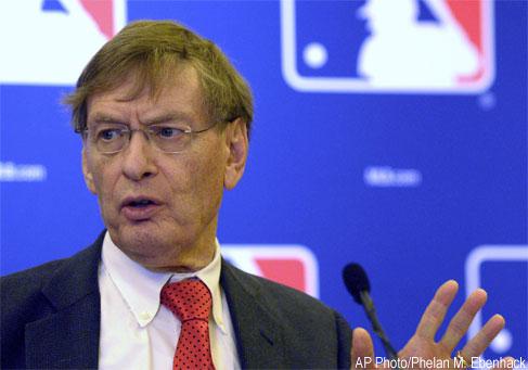 MLB owners meetings off to quiet start
