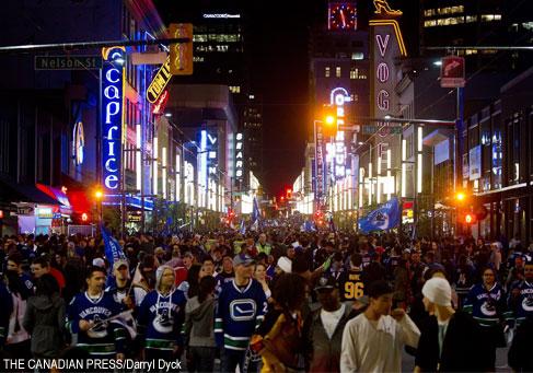Canucks fans pour into streets to celebrate