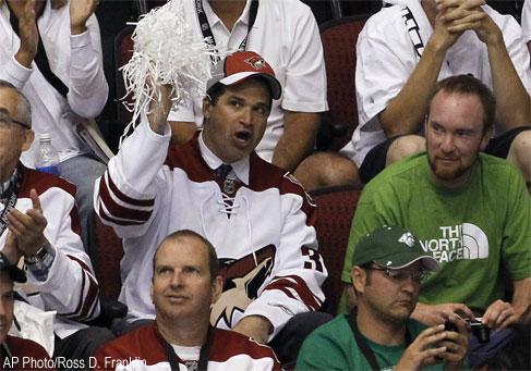 Report: Hulsizer withdraws bid for Coyotes