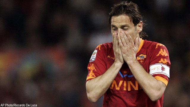 Totti out of Lazio derby with leg injury