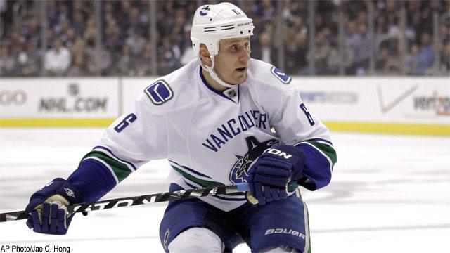 Canucks’ Salo suffers concussion vs. Bruins