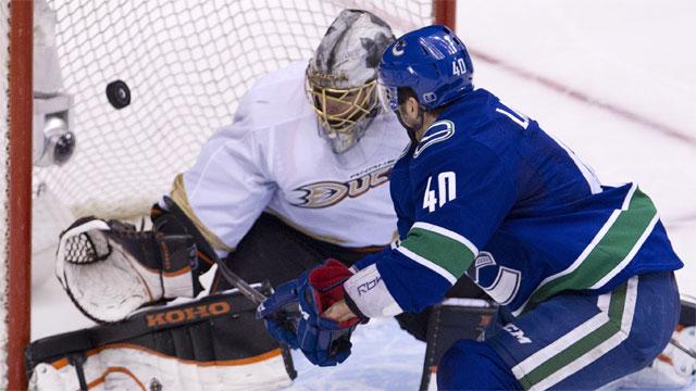 Canucks edge Ducks for 7th straight win