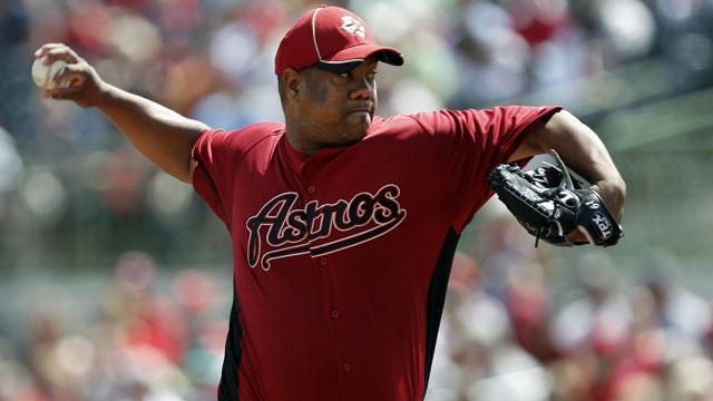 Braves release RHP Hernandez, recall Medlen