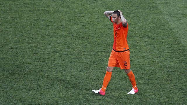 PSG signs van der Wiel from Ajax