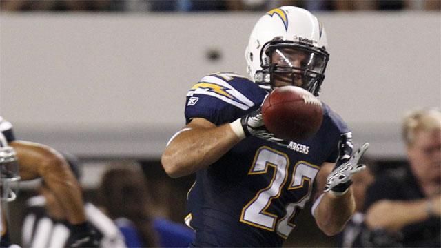 Broncos sign former Chargers fullback Hester