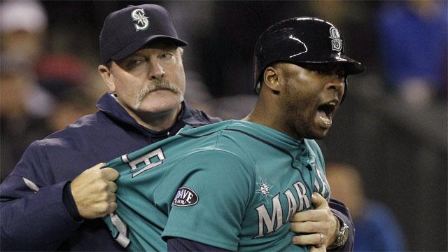 Former MLB star Bradley faces abuse charges