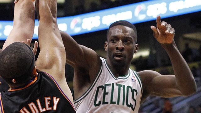 Green scores 31 in Celtics rout of Suns