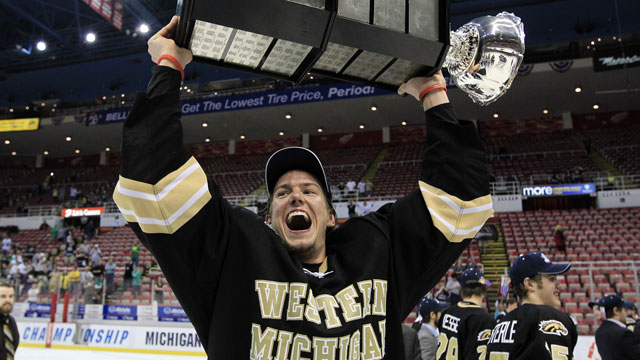 Red Wings sign college defenceman DeKeyser