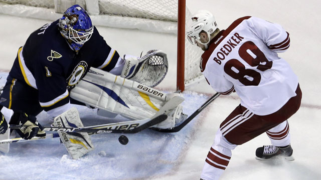 Elliott helps Blues past Coyotes in shootout