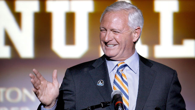 Browns’ Haslam visits team headquarters