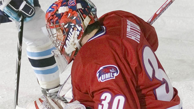 Blackhawks recall goalie Hutton from Rockford