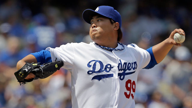 Ryu earns first career win; Dodgers top Pirates