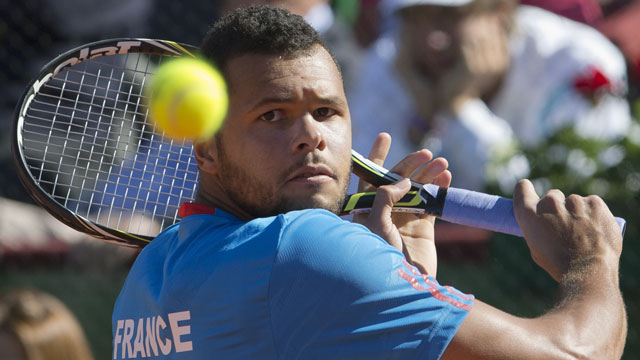 Tsonga crushes Monaco, France even with Argentina