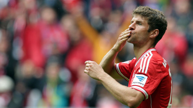 Muller, champions Bayern cruise past Augsburg