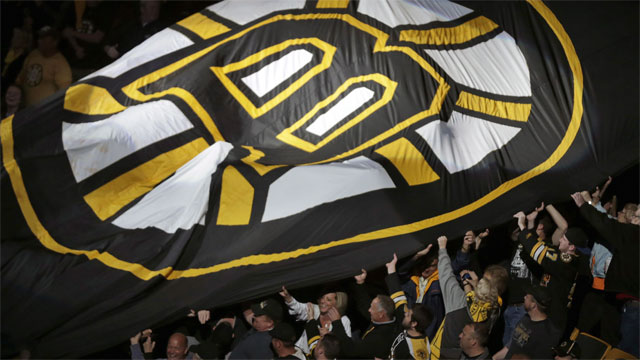 Fans gather to send Bruins off to Chicago
