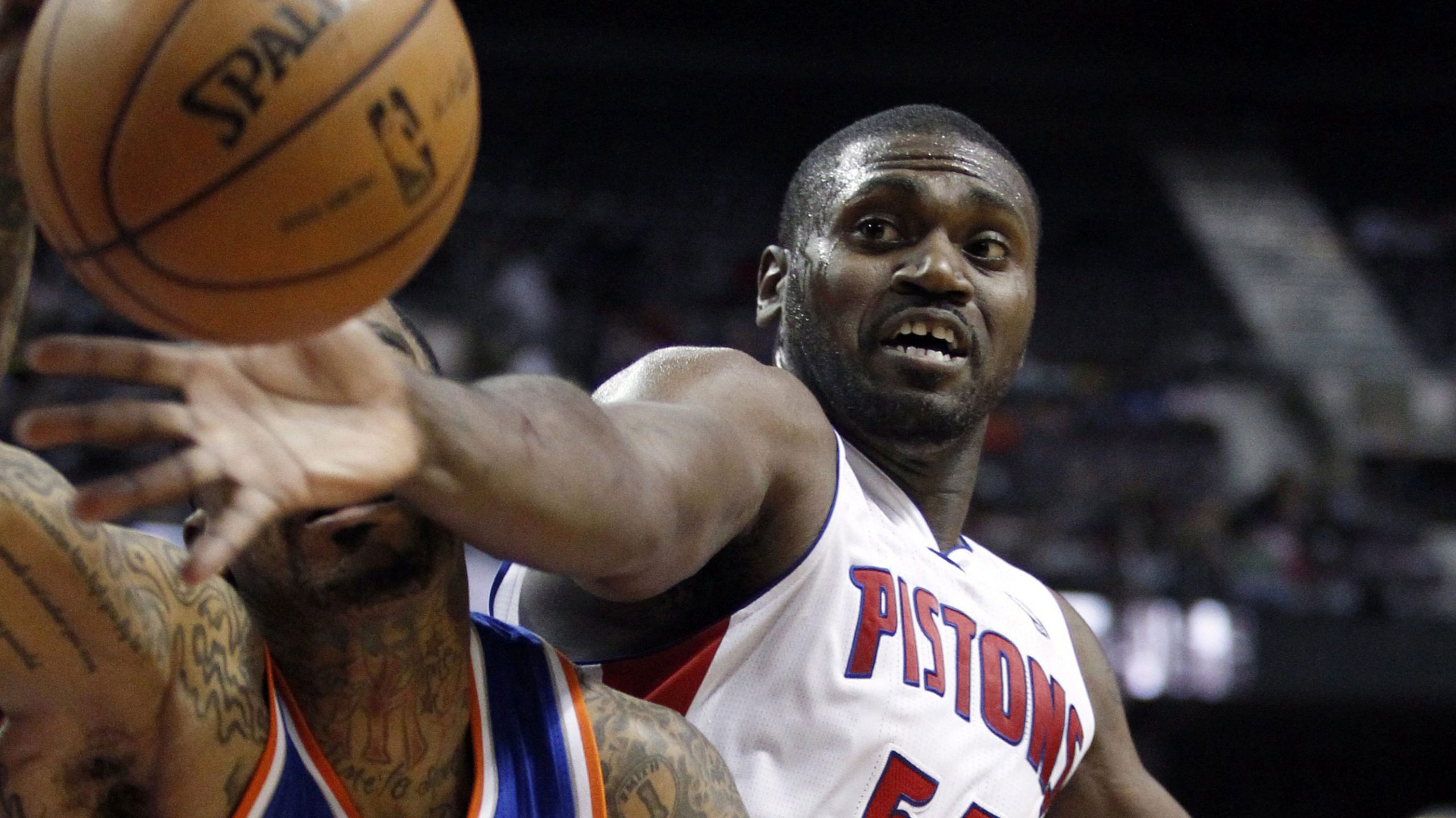 Magic bolster front court, sign veteran Maxiell