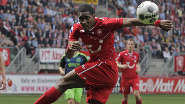 Norwich signs midfielder Fer from FC Twente