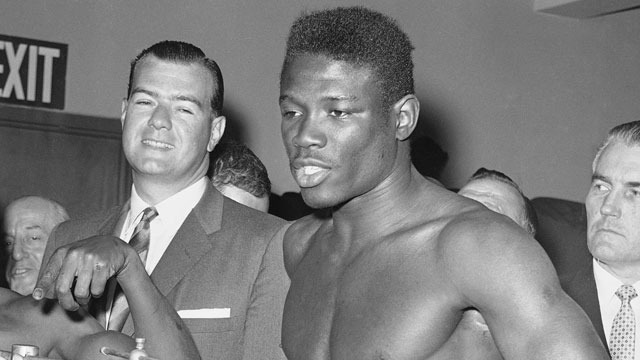 Former world boxing champ Griffith dies at 75