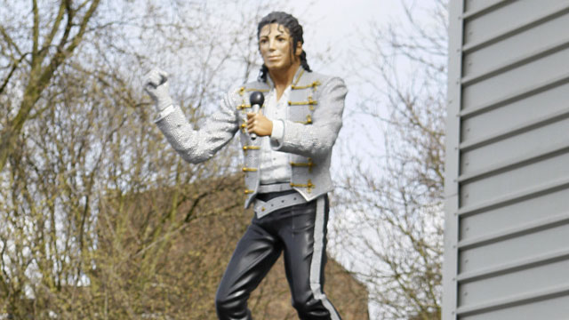 New Fulham owner must deal with MJ statue