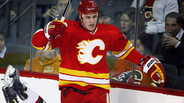 Jets sign free agent defenceman Pardy