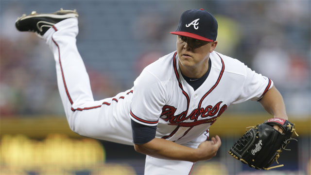 Medlen wins fourth straight; Braves top Phillies