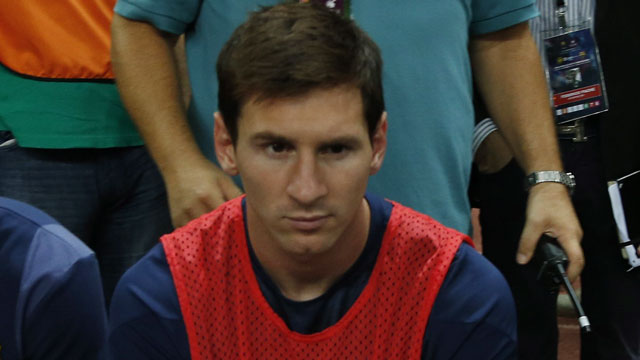Messi out vs. Malaga due to muscle bruise in leg