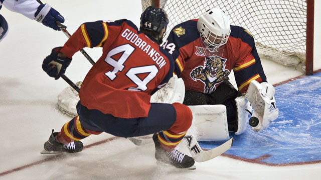 Thomas makes Panthers’ debut; Bolts win in OT