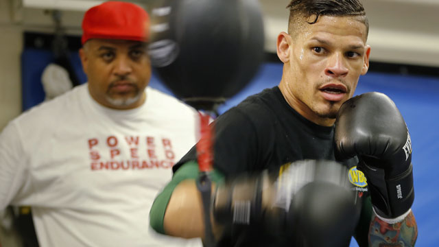 Gay boxer Orlando Cruz to fight for world title