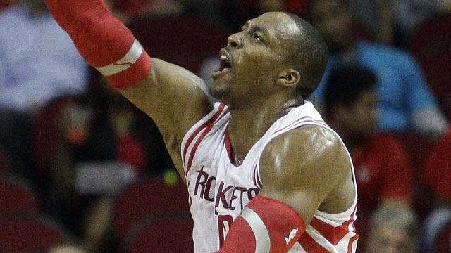 Howard shines late, leads Rockets over Nuggets