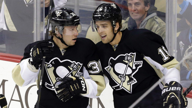 Penguins score twice in third to topple Bruins
