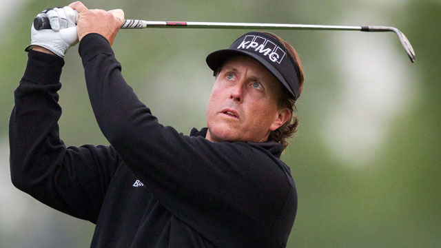 Mickelson to start 2014 schedule in Abu Dhabi