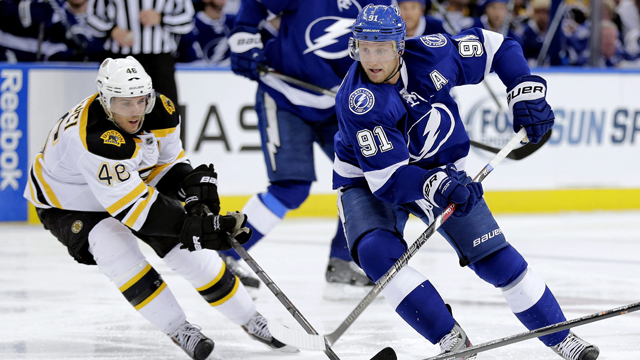 Stamkos walking 2 weeks after breaking leg
