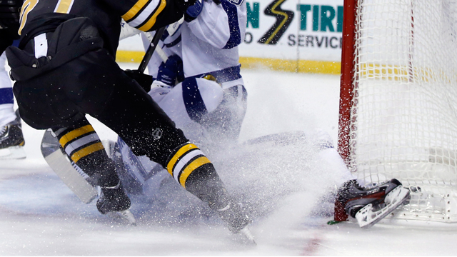 Twitter: Hockey world reacts to Stamkos injury