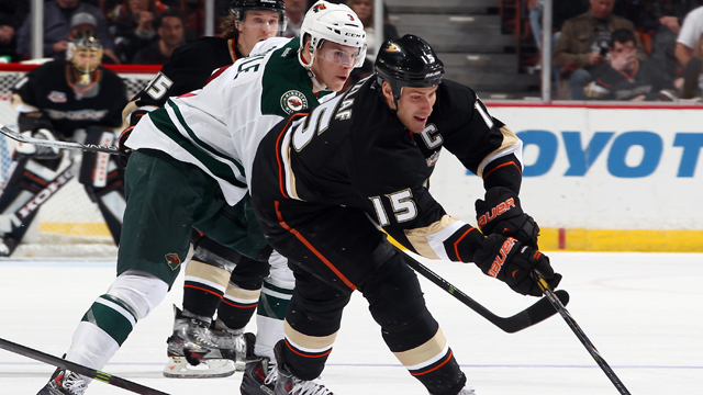 Perry, Getzlaf extend streaks as Ducks tame Wild