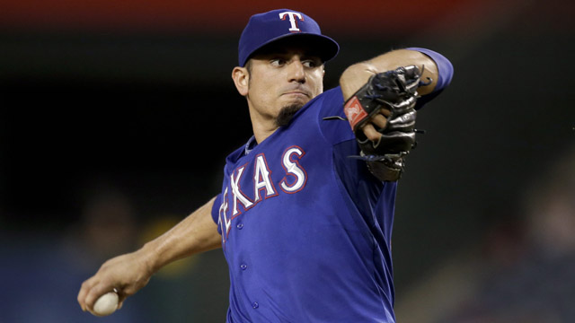 Garza officially signs contract with Brewers