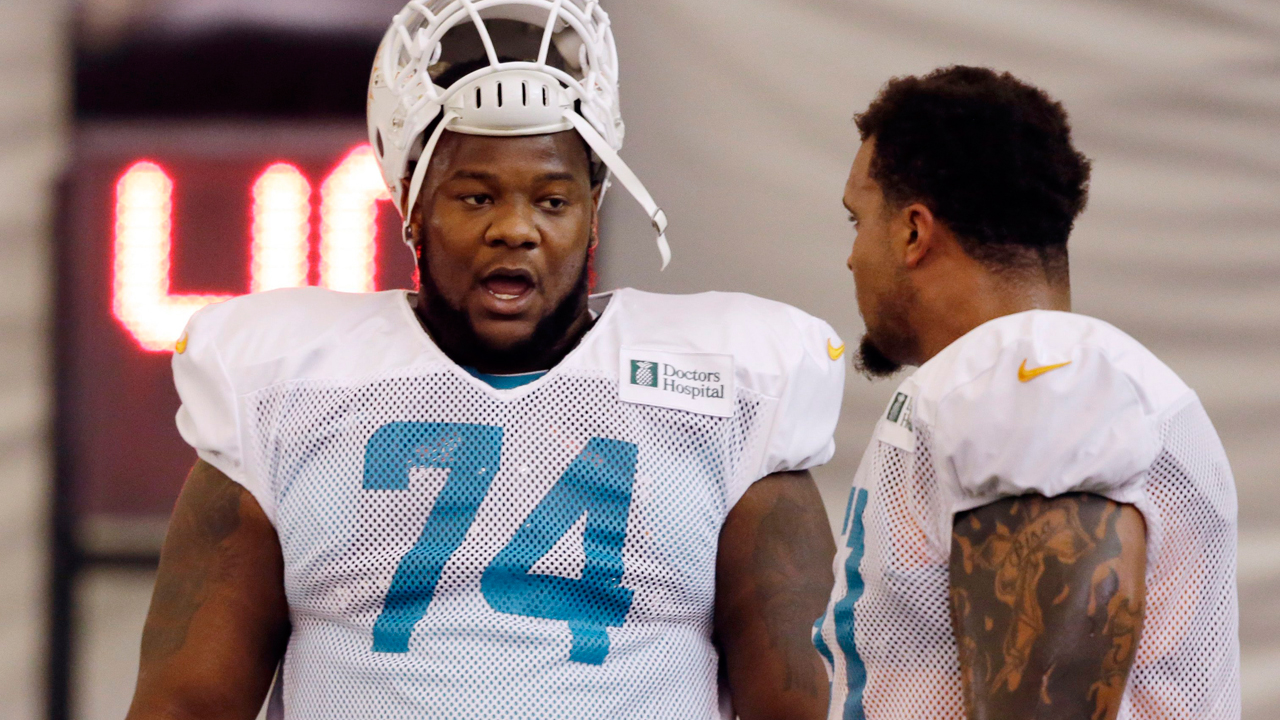 Giants sign former Dolphins lineman Jerry