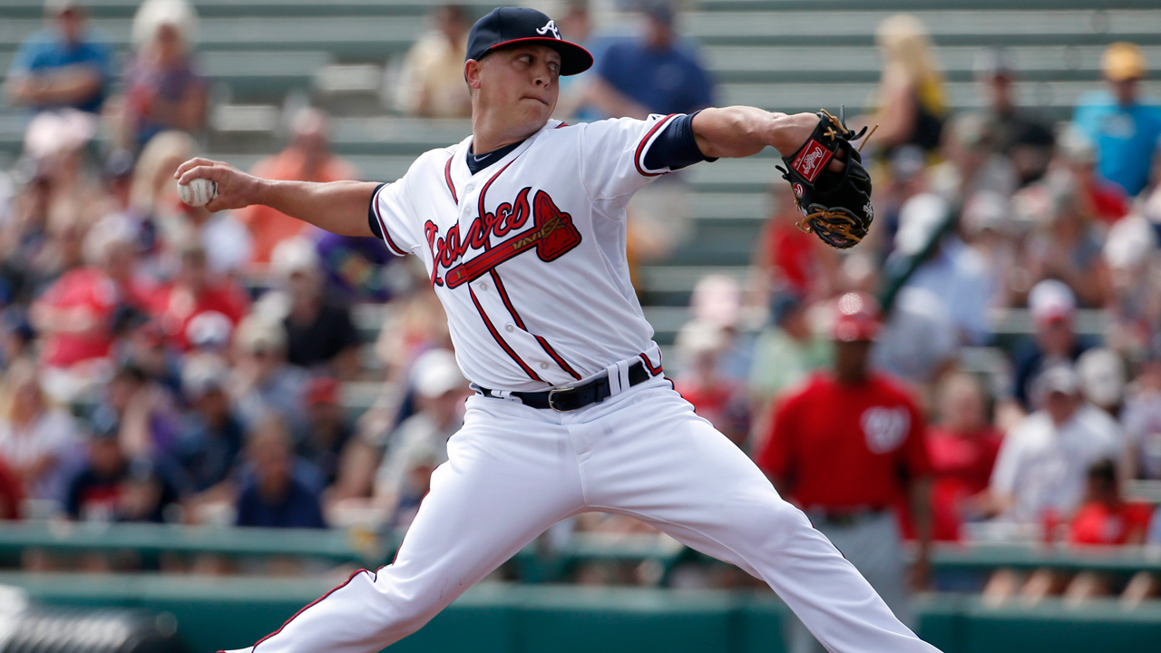 Braves’ Medlen leaves start with forearm injury