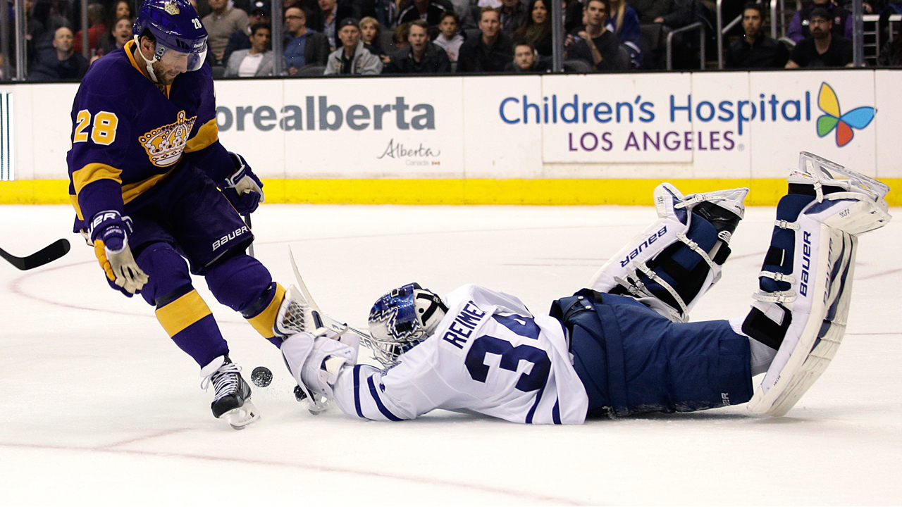 Reimer relieves injured Bernier in Leafs win