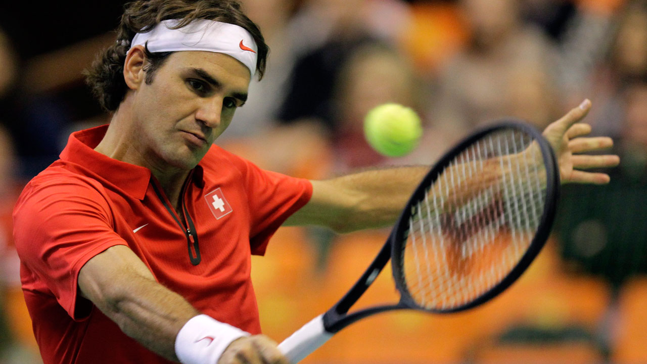Federer brings Switzerland into Davis Cup semi