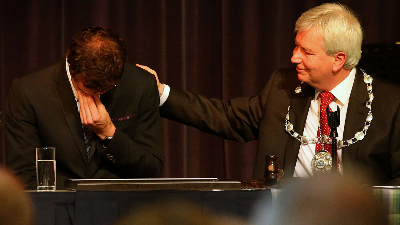 Murray makes emotional return to hometown