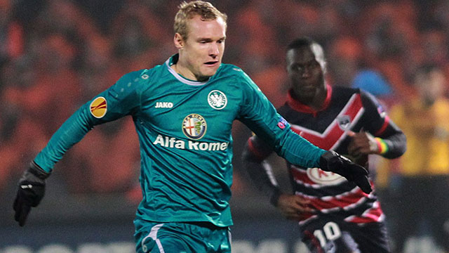 Bayern signs Frankfurt midfielder Rode