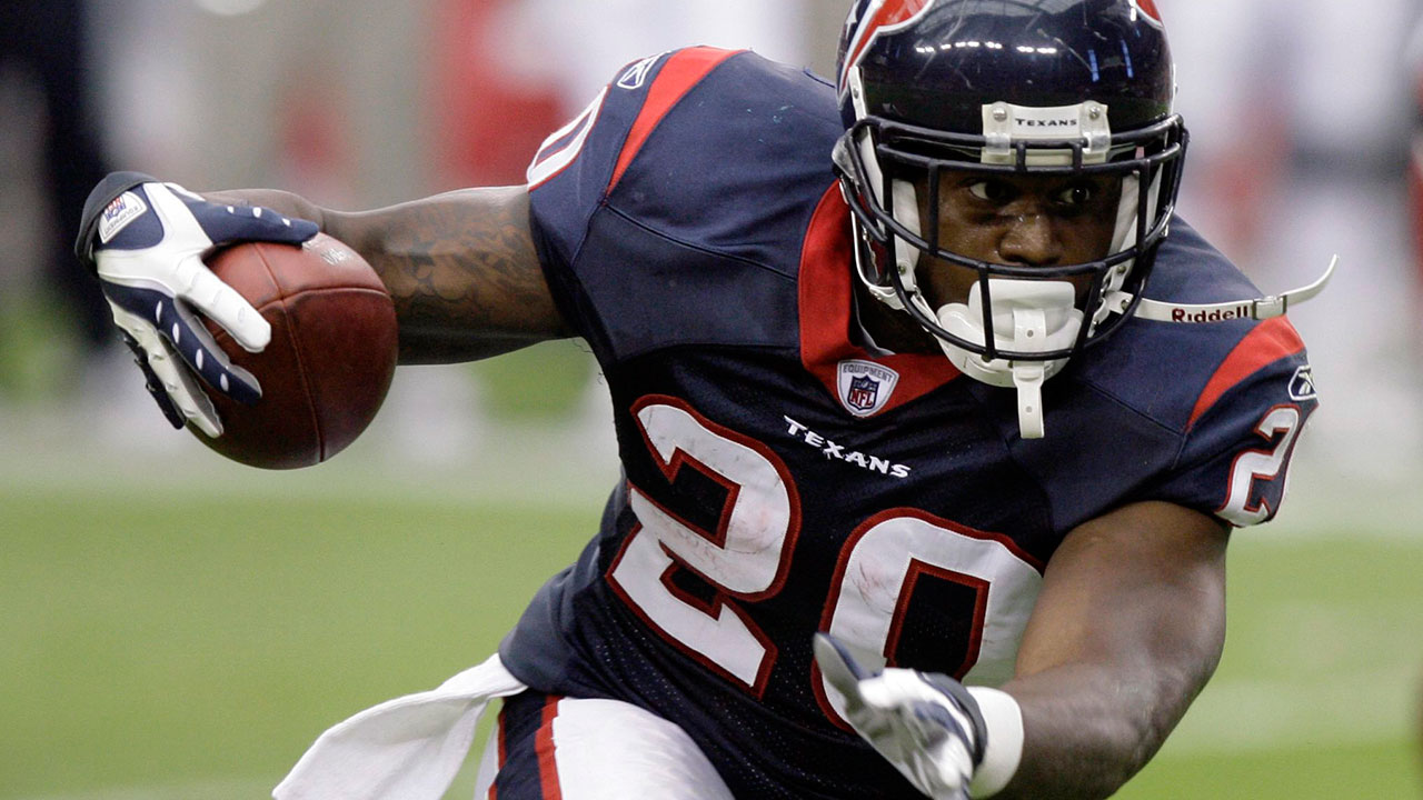 Argos sign former NFL running back Slaton