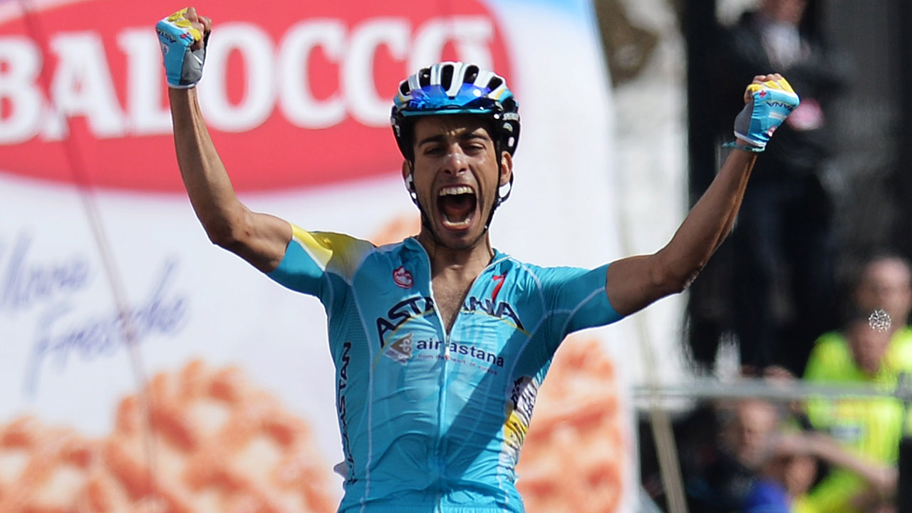 Aru claims solo victory on tough 15th Giro stage