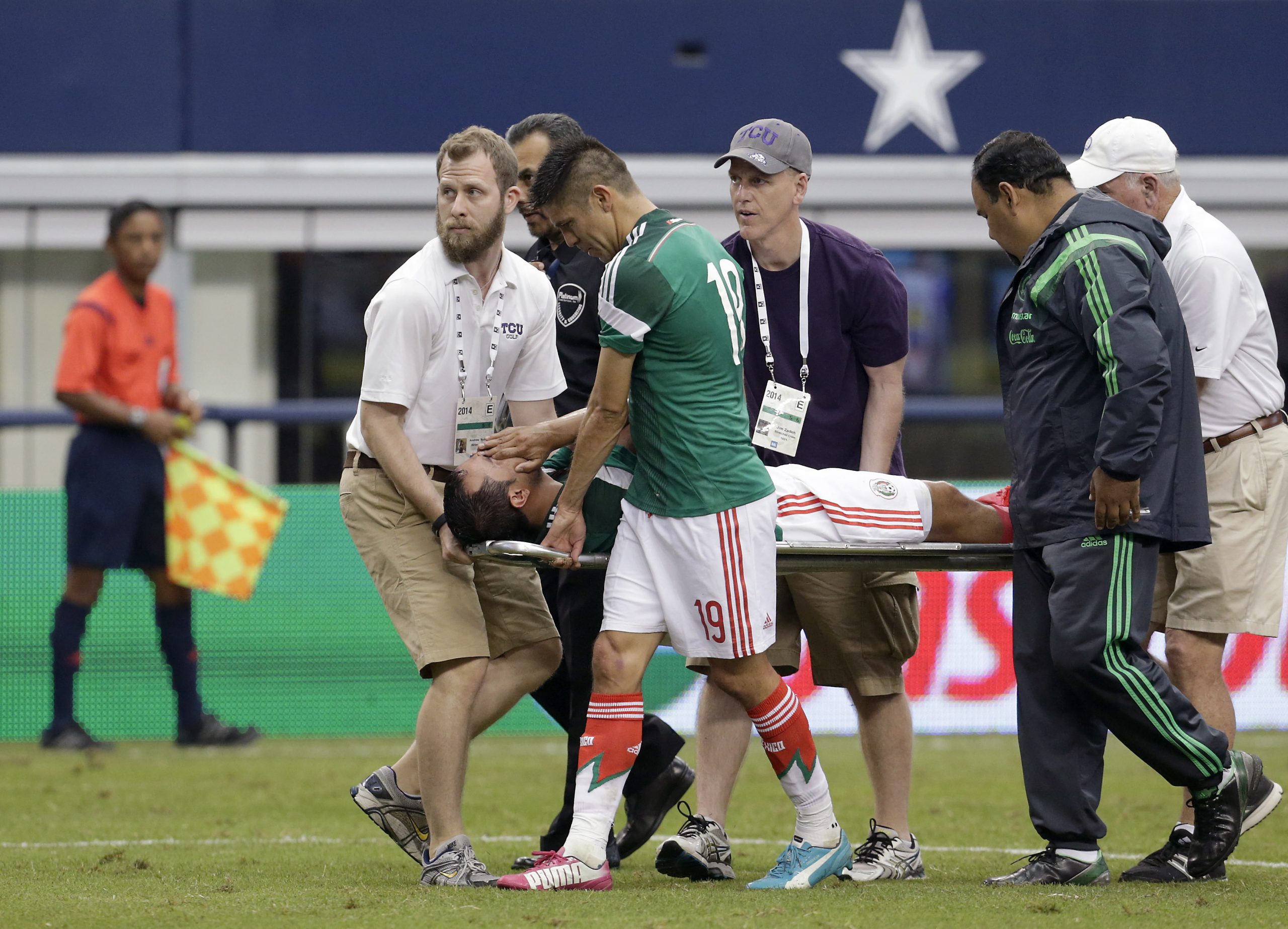 Montes injures leg in Mexico tuneup