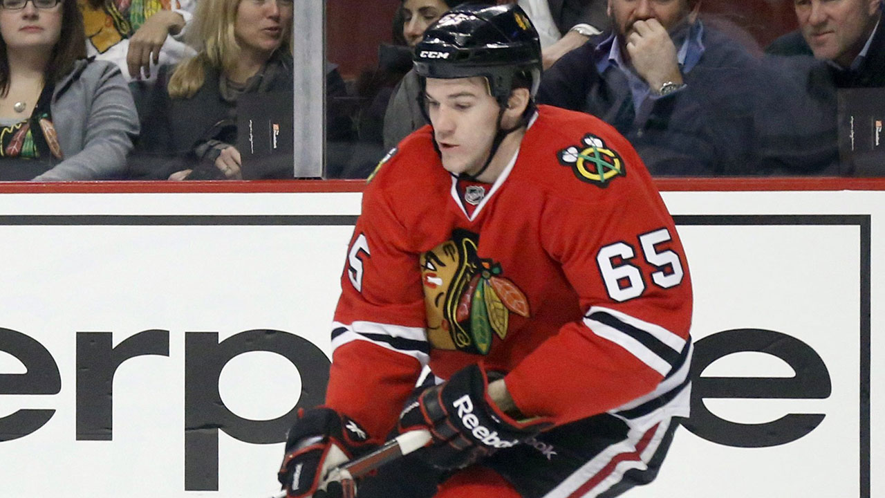 Canadiens acquire forward Andrew Shaw from Blackhawks