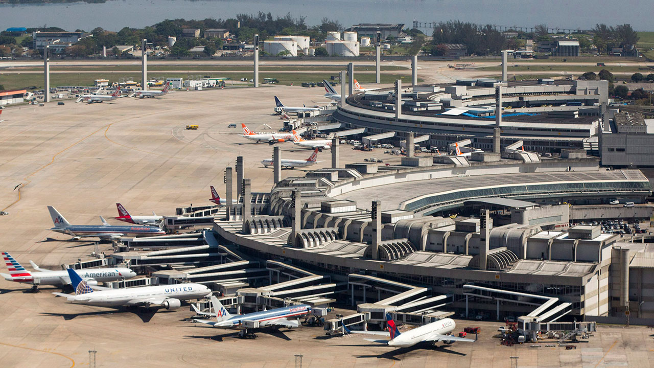 Workers at Rio’s airports declare 24-hour strike