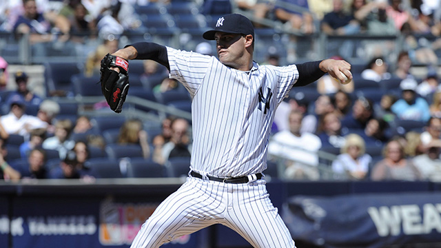 Yankees acquire Huff from Giants, activate Kelley